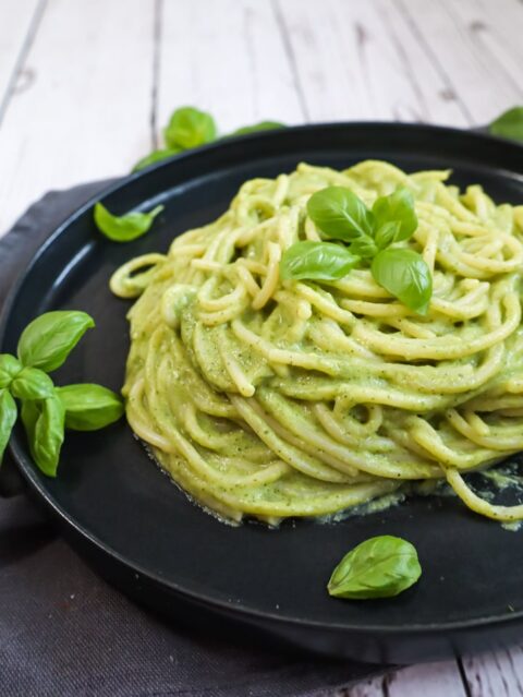 Zucchini Basilikum Pasta ♥ grüne Spaghetti!